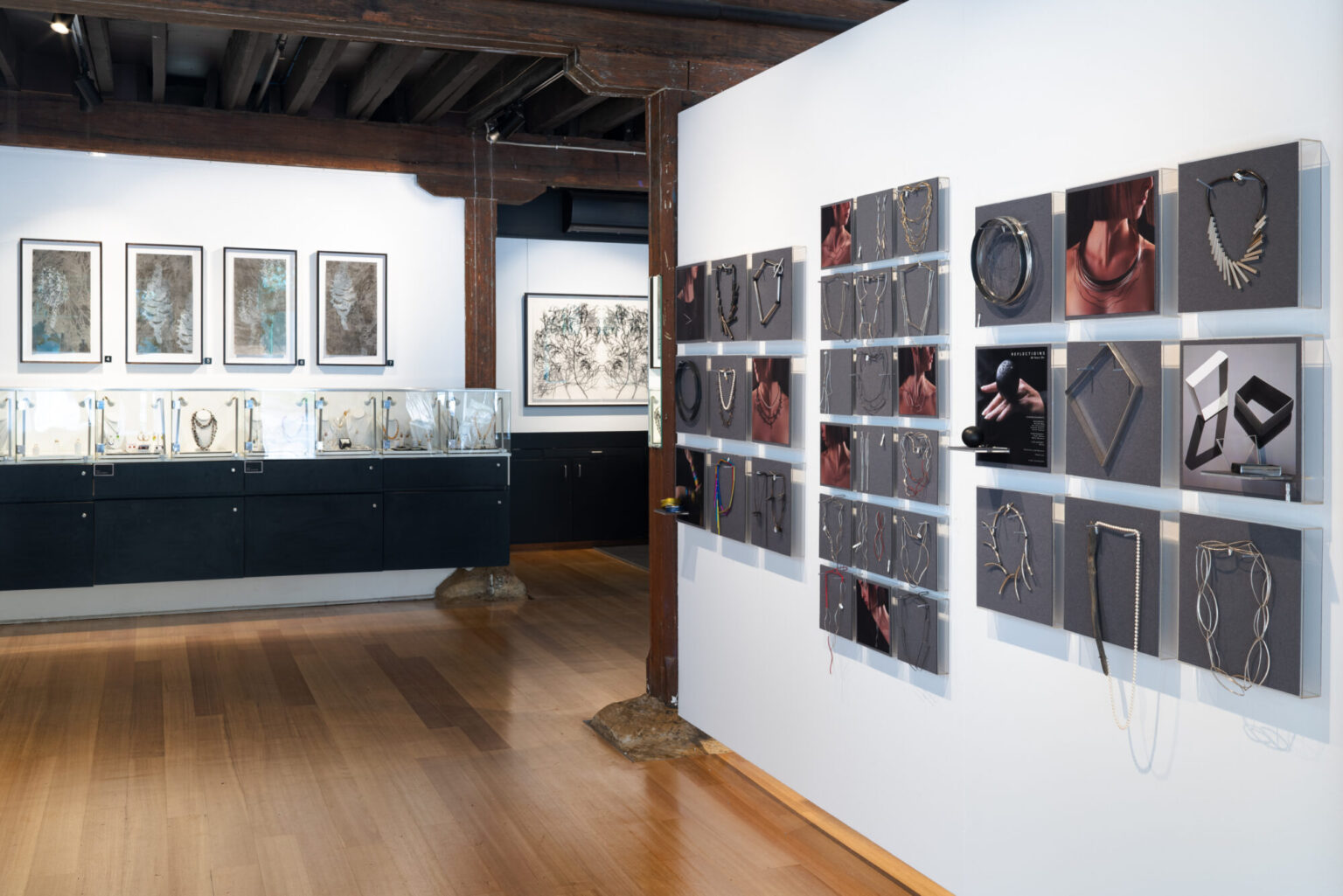 Helen Mueller + Linda Van Niekerk – Handmark